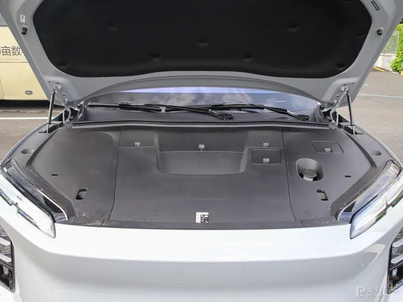 蔚来新EC6上市卖28.8万起！ 全系双电机，配置看齐ET9，太狠了_腾讯新闻