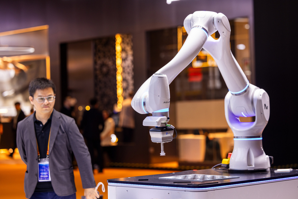 晶采观察丨45.47万亿元！三个关键词，看懂2025中国外贸“成绩单”_腾讯新闻