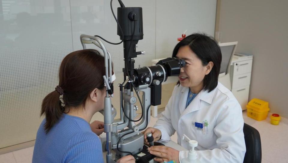 爱尔眼科方学军：从“小大夫”到“大专家”的三十载明眸征程_腾讯新闻