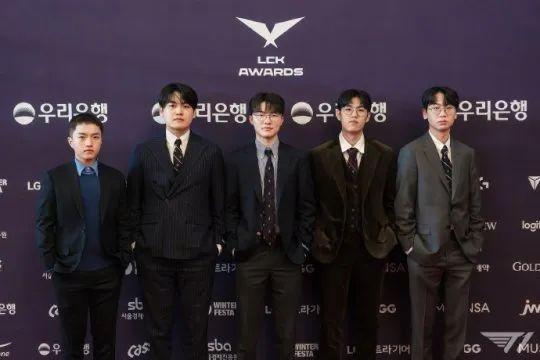 LPL赛程公布，电竞春晚IG再战RNG！T1因网络攻击终止选手直播_腾讯新闻