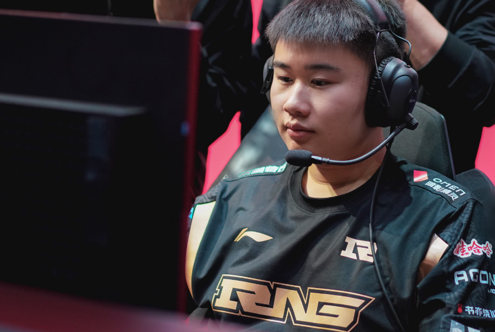 RNG成功晋级，Angel把观众打破防，Wei状态回暖