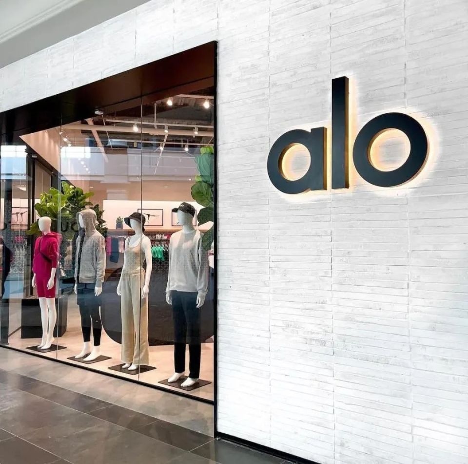 下一个lululemon? 同样来自北美的小众瑜伽品牌alo yoga发力赶超_腾讯新闻