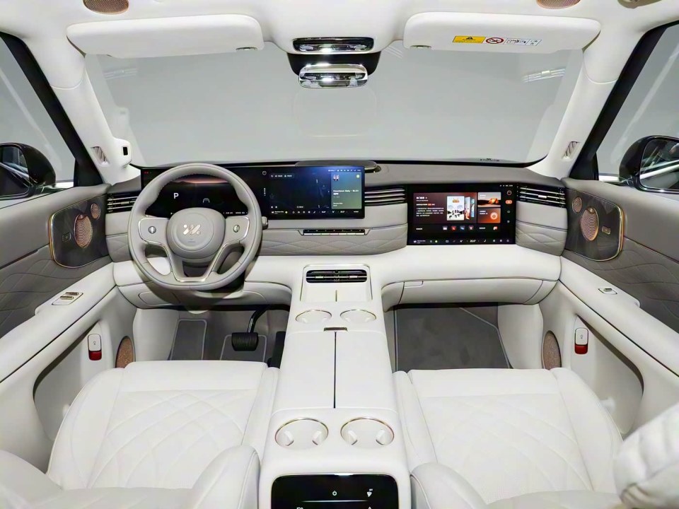 直面众多9系竞争对手，智己LS9开启预售33.69万元起_腾讯新闻