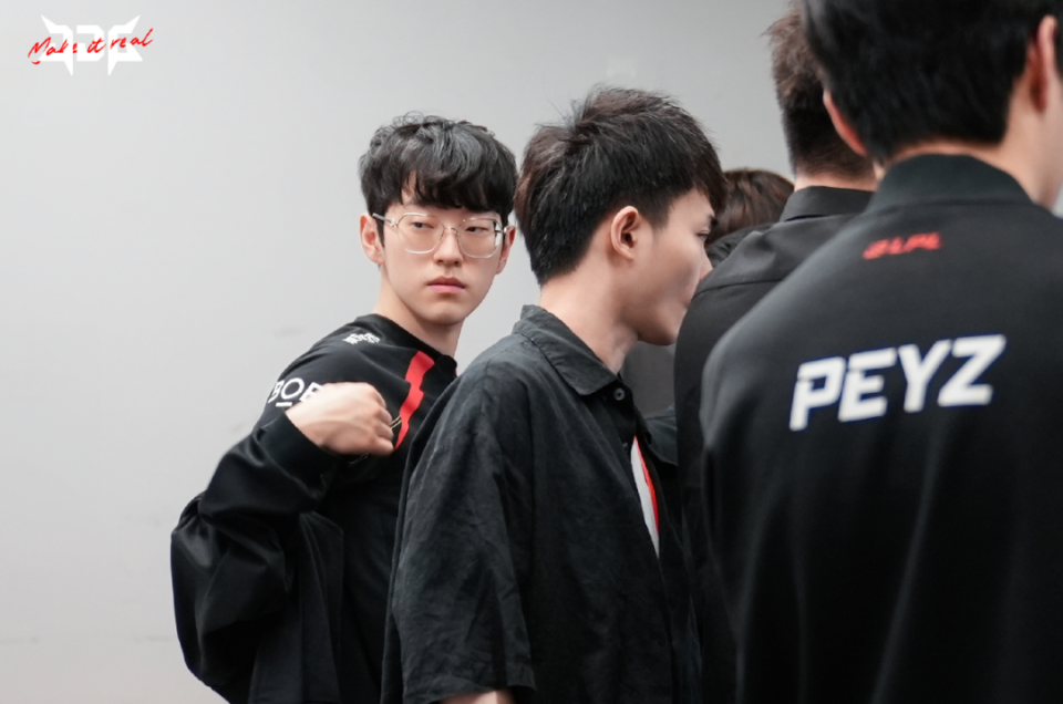 谁能保送季后赛？JDG、IG、BLG排名竞争进入白热化阶段！三支队伍争夺两个席位！_腾讯新闻