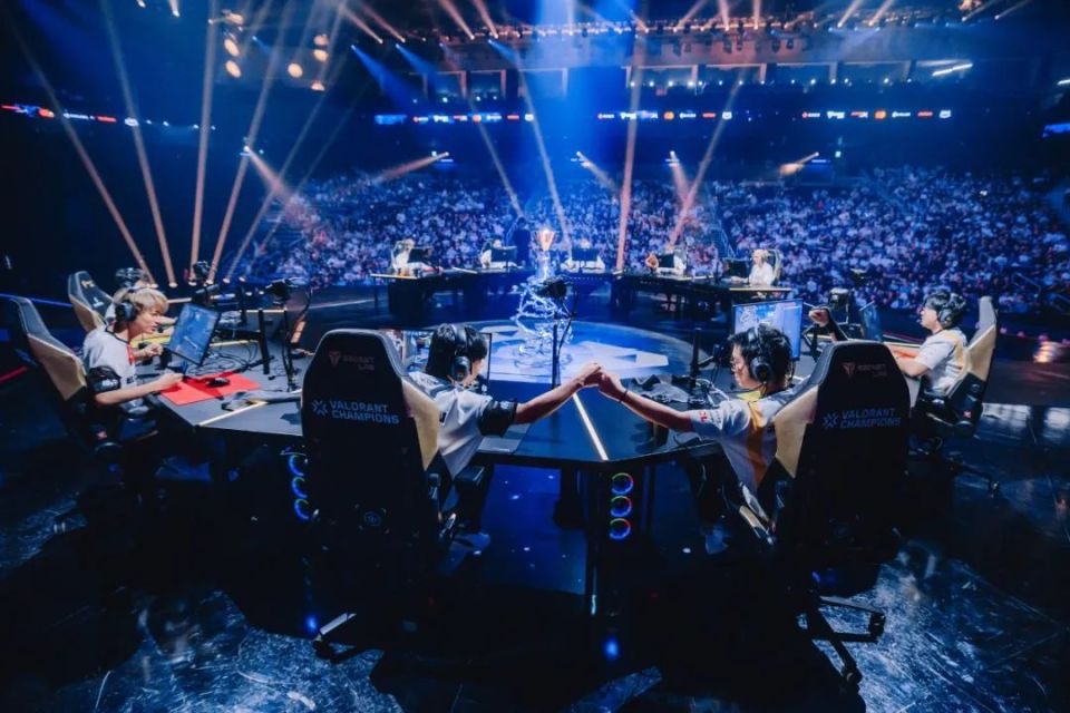 EDG问鼎无畏契约全球冠军，CN FPS翻过“大山”_腾讯新闻