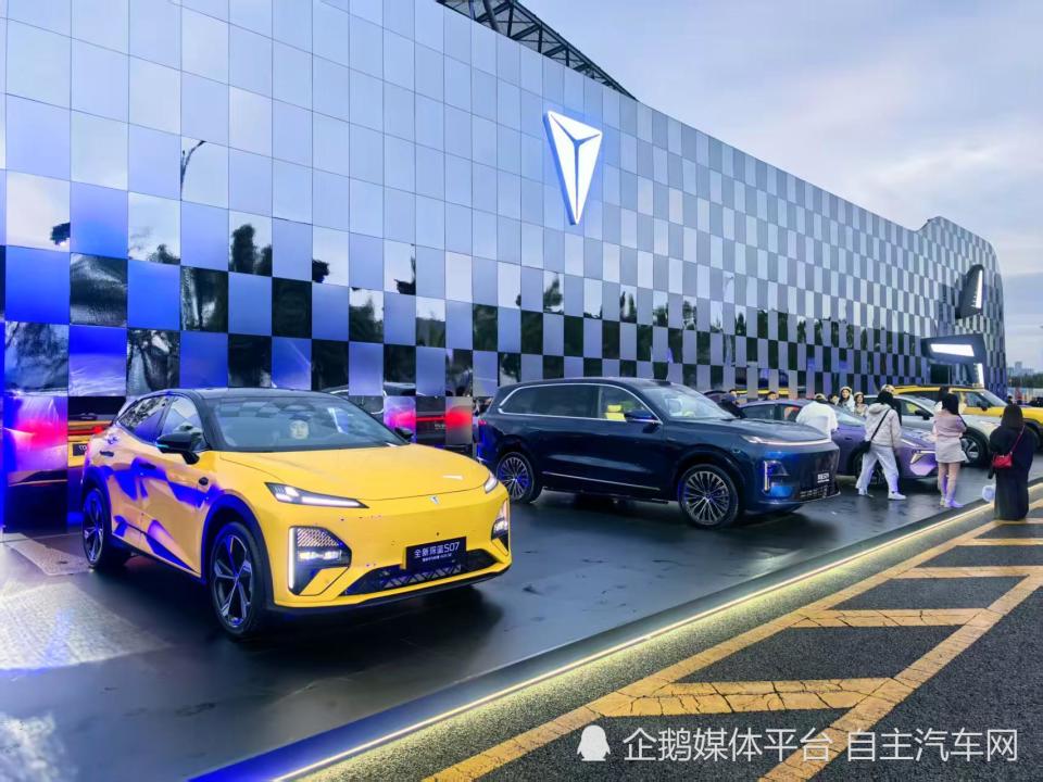 13.29万拿下超跑悬架+特斯拉智驾！深蓝L06撕碎“减配套路”_腾讯新闻