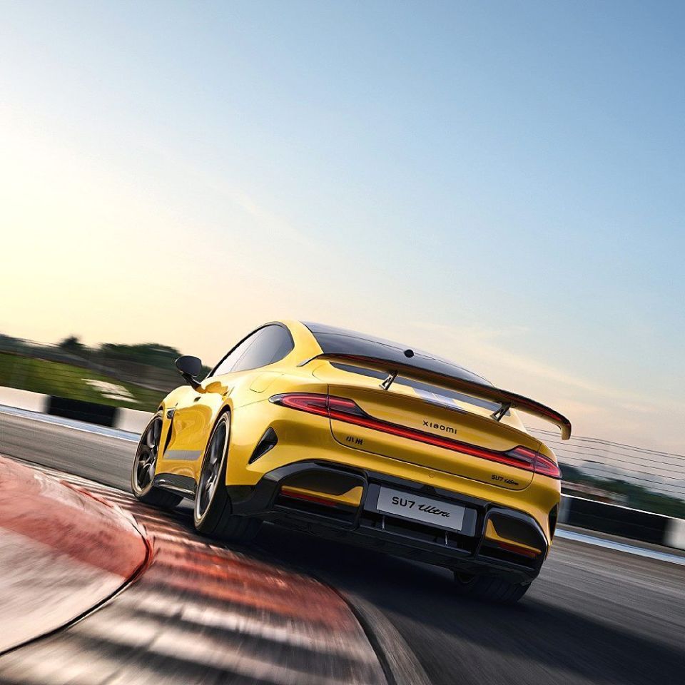 一半的价格更强悍的性能 小米SU7 Ultra要把仰望U9拉下马？_腾讯新闻