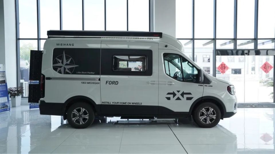 国内首款福特T8中高顶房车，好开又好停，专为小家庭打造_腾讯新闻