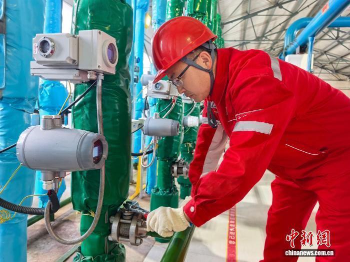 一双“顺风耳”辨设备隐患 大庆石油人筑牢安全生产防线_腾讯新闻