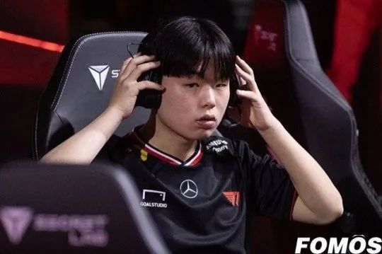 输一场就换，T1新ad上场爆砍14-0！Kkoma采访暗示Guma坐稳替补_腾讯新闻