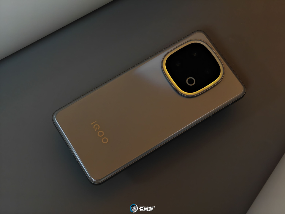 电竞味回来了，iQOO 13评测：3999起的骁龙8至尊版+2K屏+对称双扬_腾讯新闻