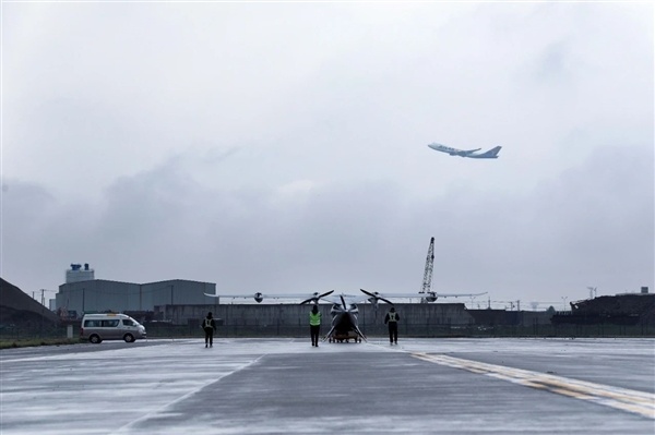 2吨级电动垂直起降！峰飞V2000CG完成特许飞行：10分钟从市区到机场_腾讯新闻