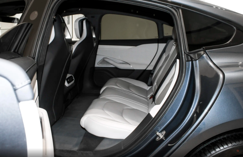 小米SU7公布12月购车政策，赠NAPPA真皮座椅，增强智驾终身免费_腾讯新闻