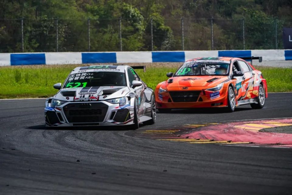 双车首秀登台 赛场新军Revx Racing出征CTCC运动杯迎强势开局_腾讯新闻