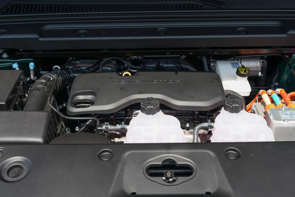 三排六座+激光雷达+8295P！零跑C16配置分析，卖低价全因C11_腾讯新闻