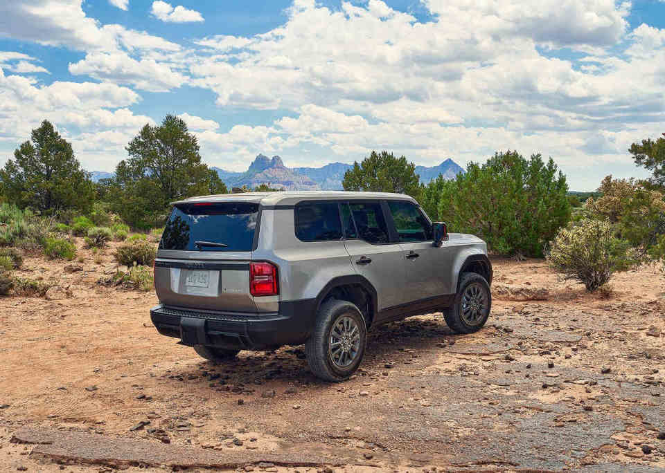 丰田确认：全新霸道搭2.4T混动+8AT，明年国内上市，或不到40万_腾讯新闻