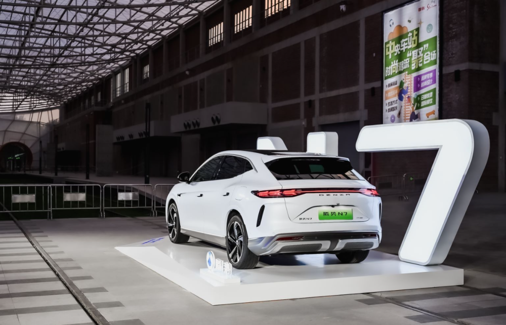 三口之家大五座SUV怎么选？腾势N7：抢夺BBA市场来了_腾讯新闻