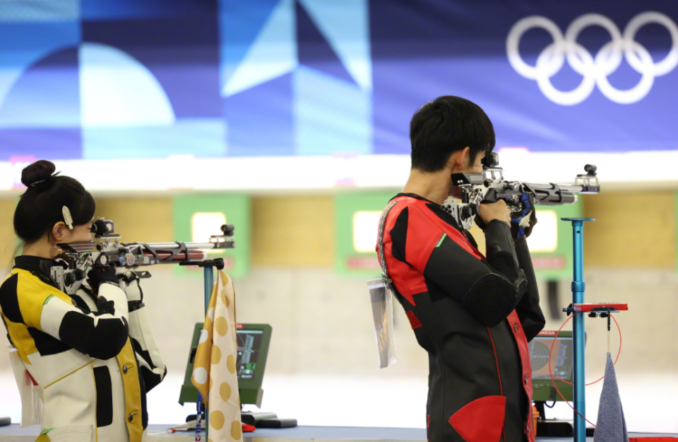 巴黎奥运会首金产生！中国队盛李豪/黄雨婷16-12夺冠！_腾讯新闻