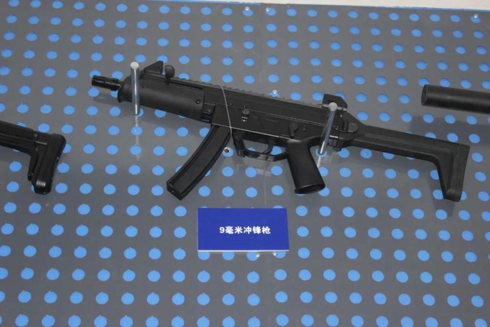 警用冲锋枪？军用冲锋枪？从CS/LS7到QCQ171_腾讯新闻