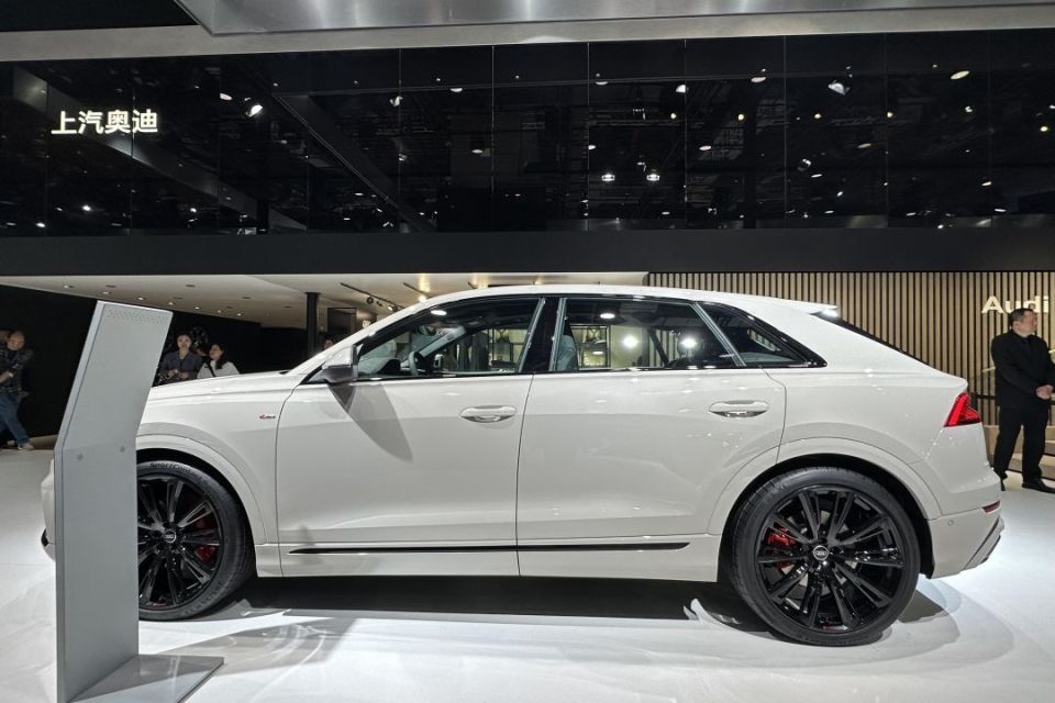 2023上海车展丨配置升级 售78.28万元起 2023款奥迪Q8亮相_腾讯新闻