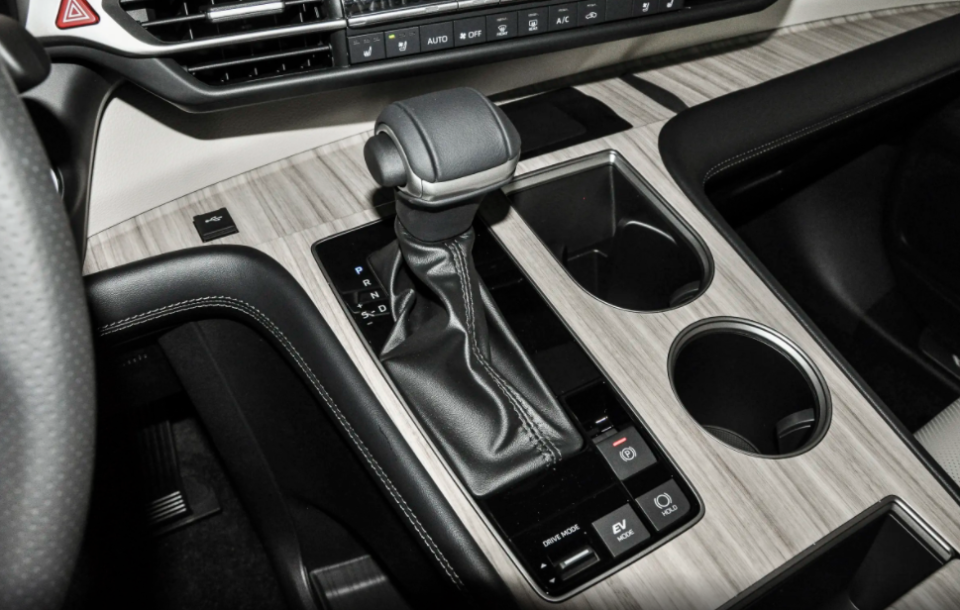 家用选MPV，26款丰田赛那购车指南，哪款更值得选择？_腾讯新闻