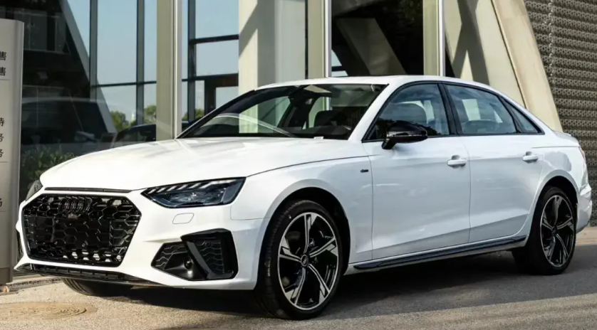 新一代“奥迪A4”内饰首曝！内饰比A8都豪华，将增加1.5T引擎_腾讯新闻