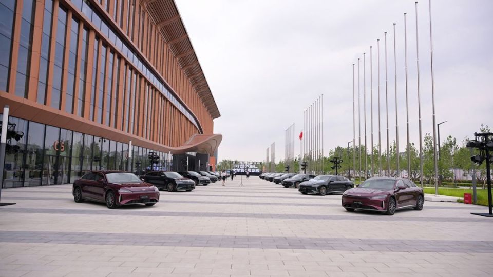 置换价13.99万元起，20万以内没有对手？风云A9L正式上市_腾讯新闻