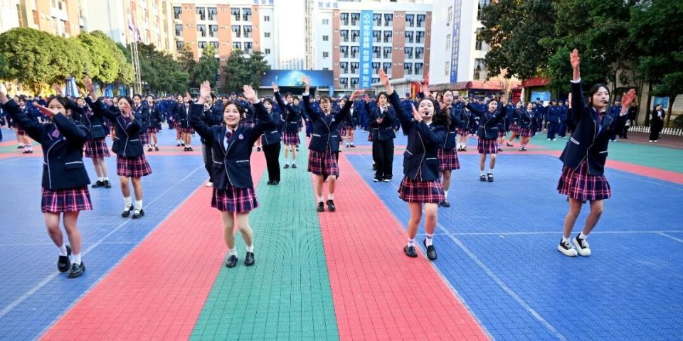 【文化传播】以经典浸润心灵 以书香培育新人——四川省红星作协启动“弘扬传统文化阅读文学经典”活动_腾讯新闻