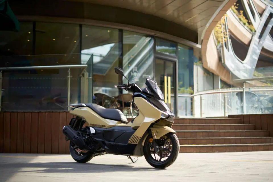 翼舞·心动！五羊-本田NWG150售价16980元起丨PCX160售价19990元！_腾讯新闻