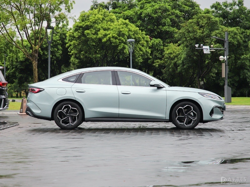 采用第五代DM技术 海豹06DM-i上市 售9.98万元起_腾讯新闻