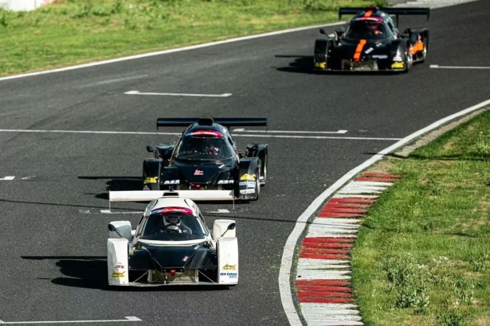 历史突破！中国自主原型车赛事ASR TC1 Prototype Cup首战告捷！_腾讯新闻