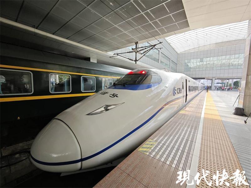 长三角高铁大环线出发啦！首发车仪式感拉满_腾讯新闻