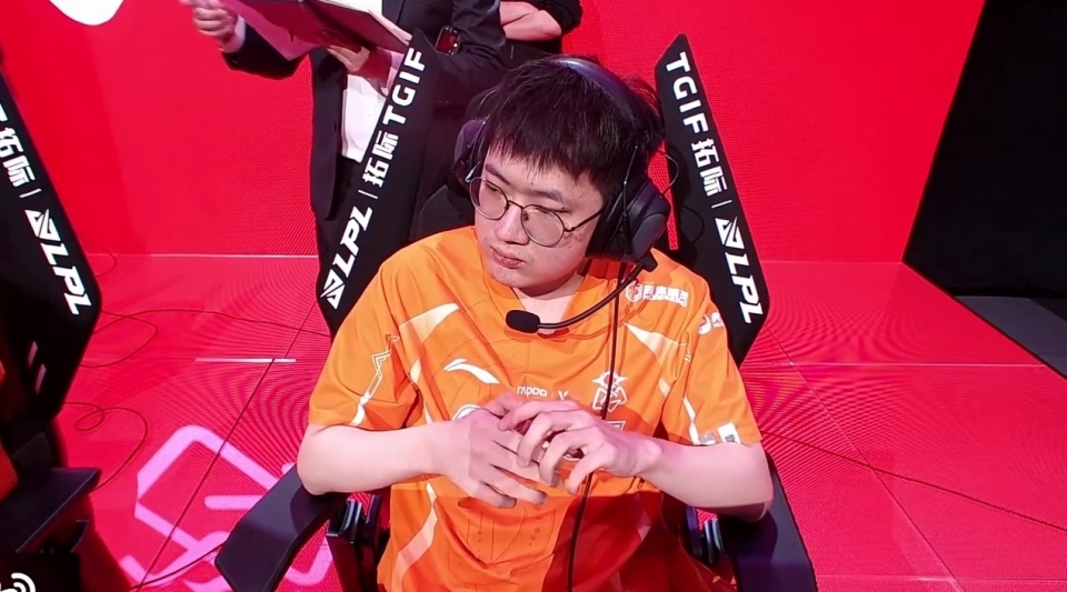 LPL突发大事件！OMG战队崩盘，Cube直接跑路，告别职业生涯_腾讯新闻
