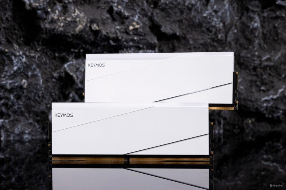 一键超频，轻松8000MHz：KEYMOS科摩思赤霄白帝DDR5电竞内存评测_腾讯新闻