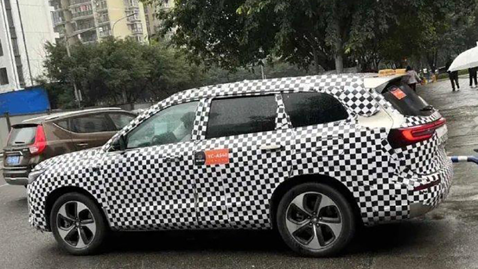 华为下一辆SUV，或卖35万起的问界M8，性能底盘稳赢理想L8？_腾讯新闻