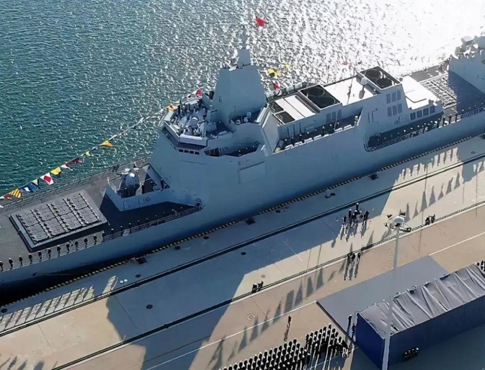 055万吨大驱那么好，中国为啥还在大量造052？_腾讯新闻