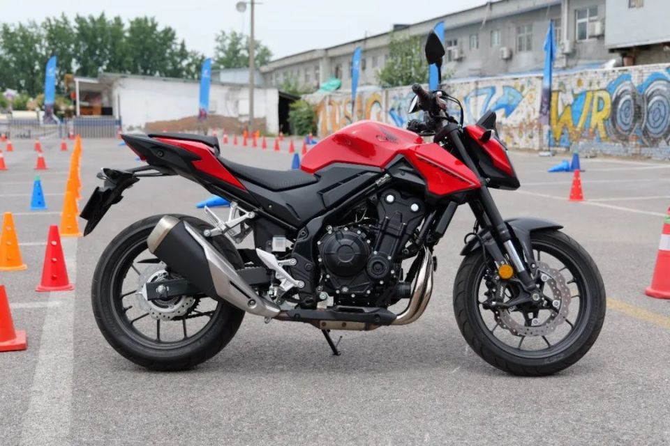 车评特辑：“低调”的Honda CB400F，细微之处见真章_腾讯新闻