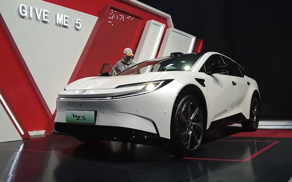 一汽丰田bZ5开启预售，起售价不超13万元_腾讯新闻