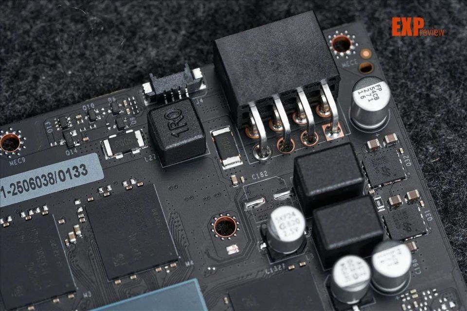 影驰RTX 5050 魔刃 OC评测：入门级显卡也有高颜值_腾讯新闻