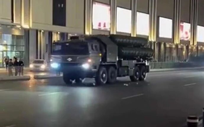 中国红旗-9BE型地空导弹亮相阿塞拜疆街头！正式超越S-400，已远销6个国家？_腾讯新闻