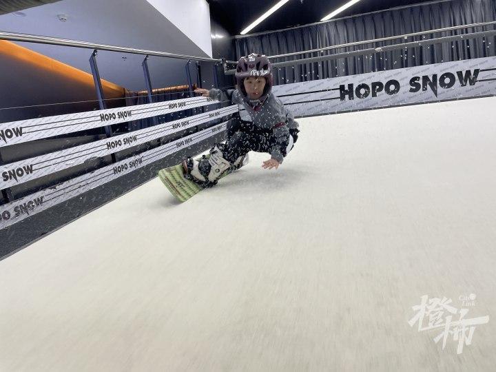 浙江单板滑雪历史第一人！杭州11岁小将余昊泽夺得全国青少年单板滑雪冠军_腾讯新闻