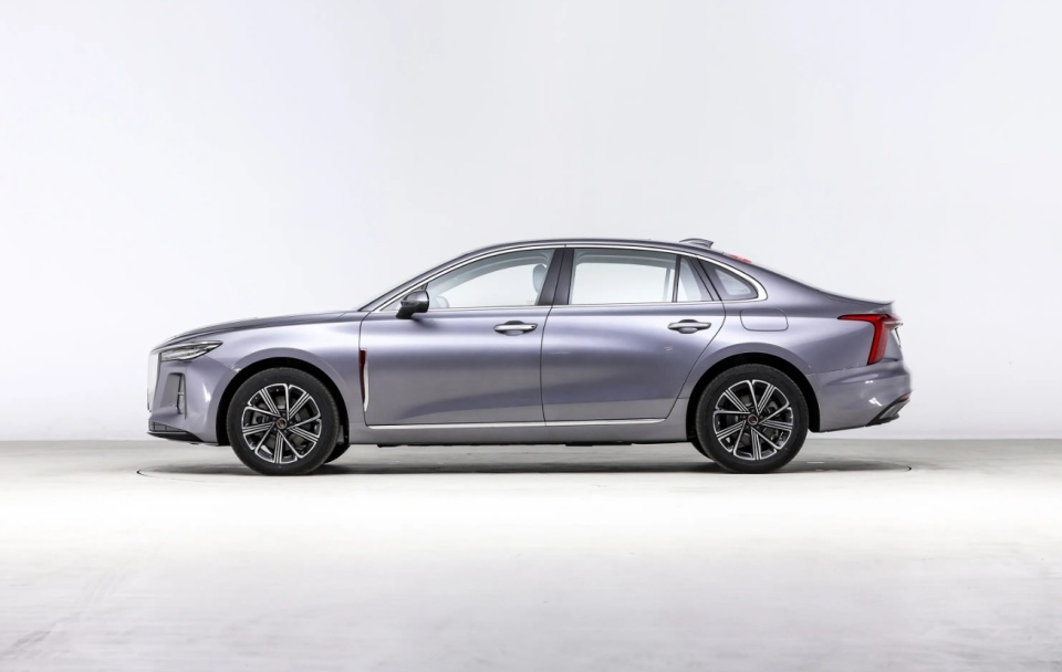 汉DM-i对手出现！红旗H5 PHEV实测续航1707km，混动豪华新标杆！_腾讯新闻