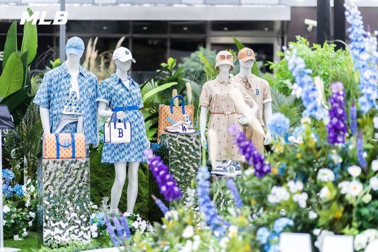 MLB品牌MONOLAND老花漫境沉浸展启幕 首站登陆上海，探抵潮奢新境_腾讯新闻