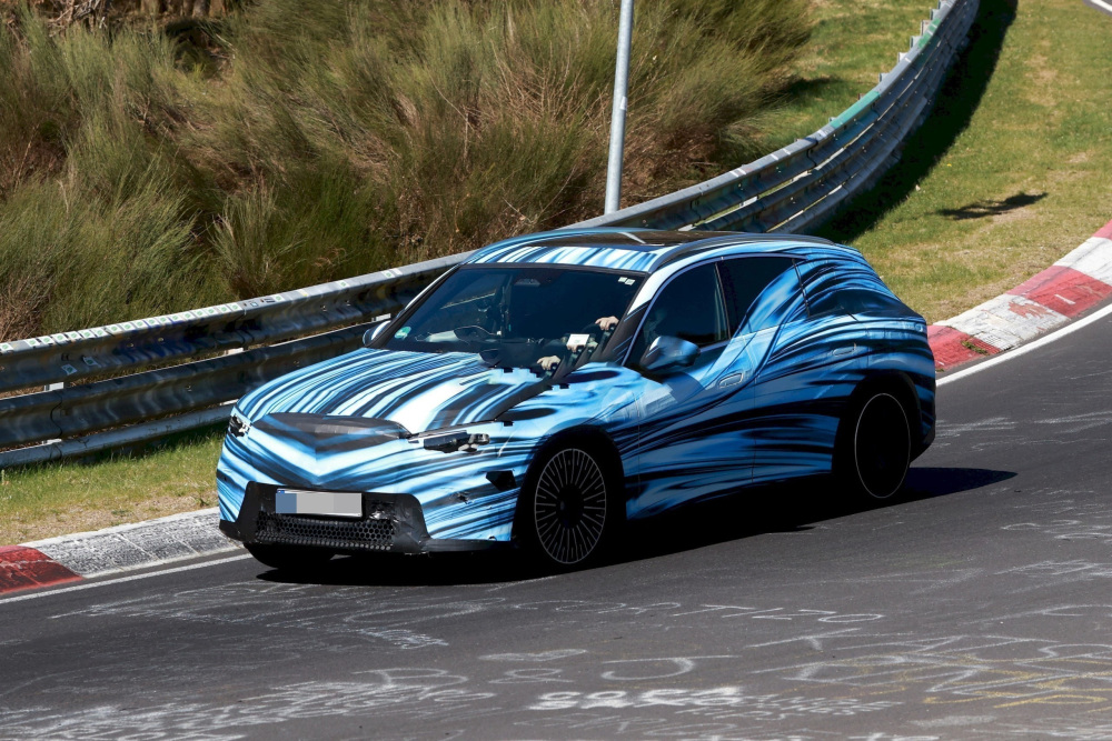 2026款奔驰GLC纯电版来了 尺寸更长 续航650km 还配后轮转向_腾讯新闻