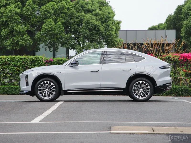 蔚来新EC6上市卖28.8万起！ 全系双电机，配置看齐ET9，太狠了_腾讯新闻