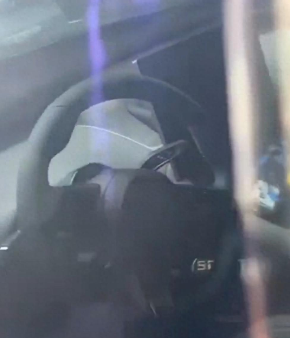 瞄准特斯拉Model Y！小米YU7更多实车图曝光，长近5米+691马力_腾讯新闻