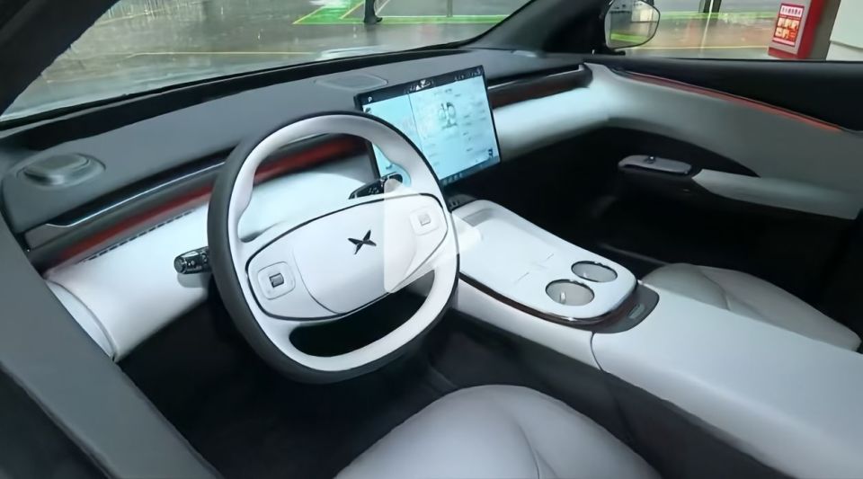 小鹏G7即将到店，大过Model Y+华为XHUD，配296马力+续航702km_腾讯新闻