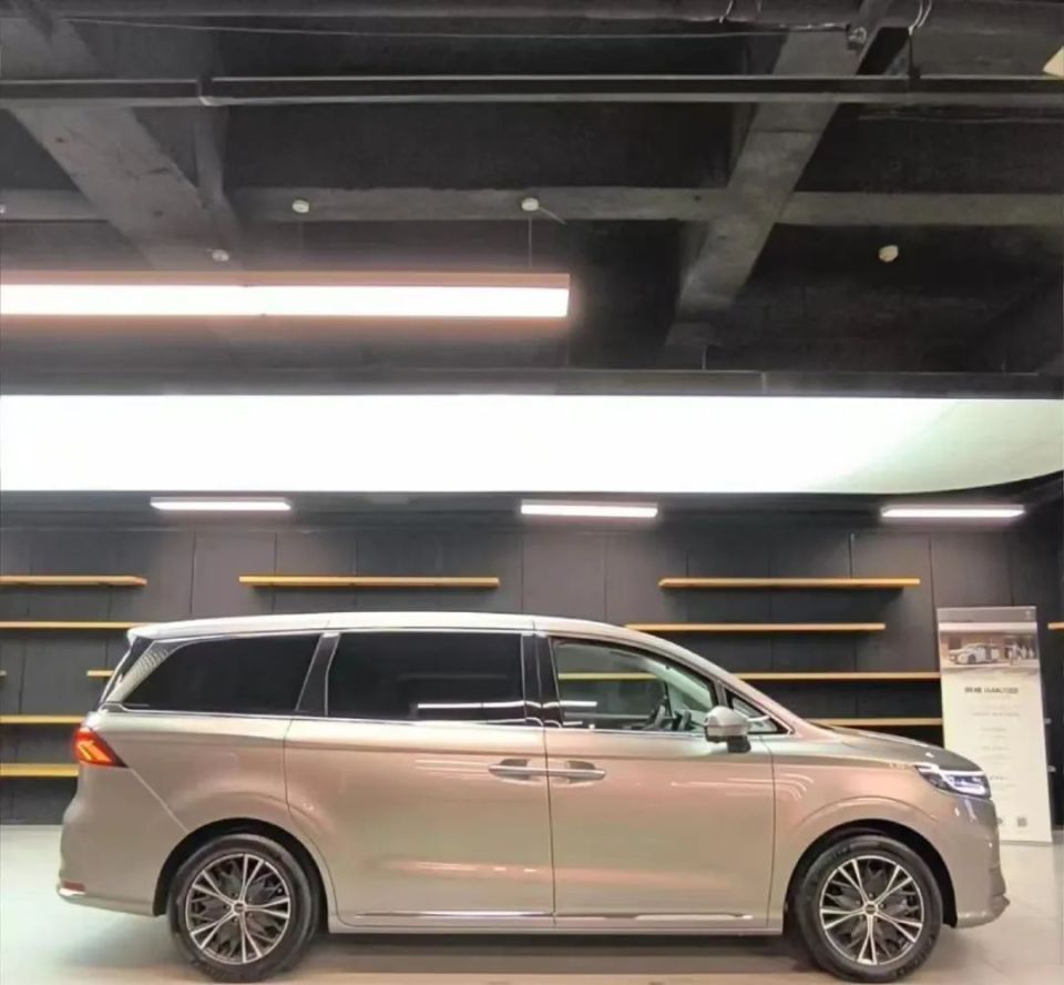 荣威imax8 DMH上市简评 GL8平替重磅来袭_腾讯新闻