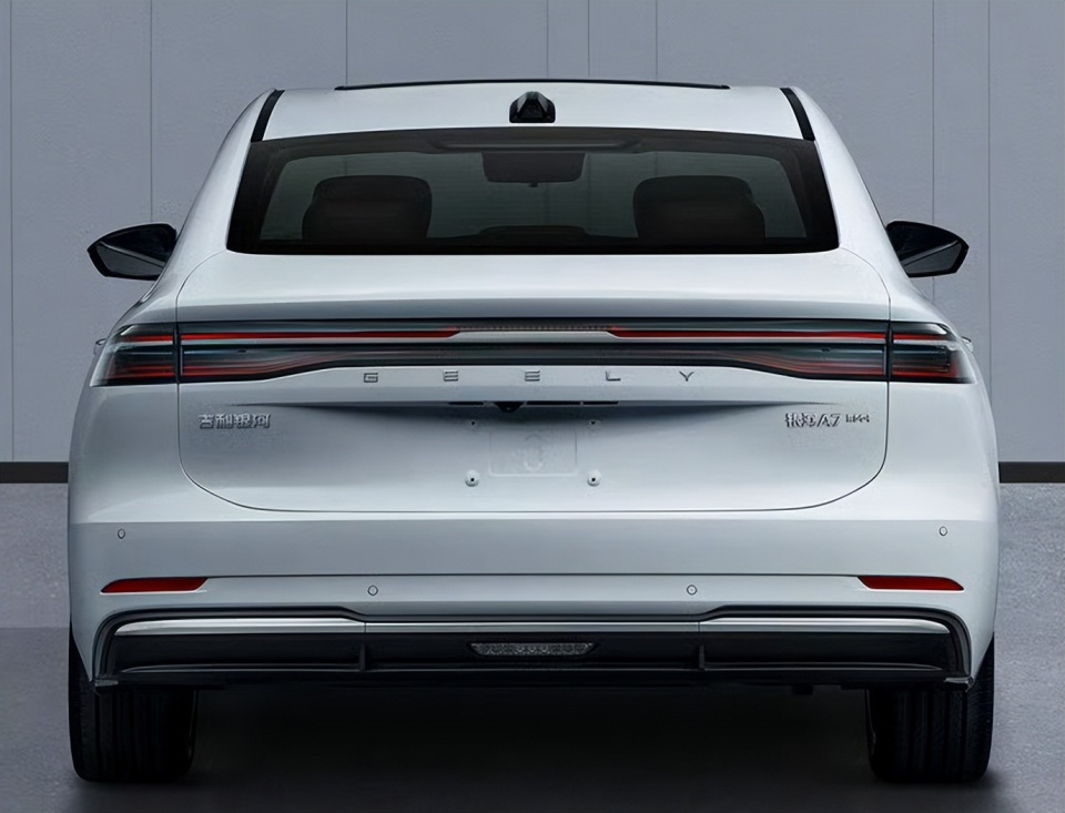 轴距2845mm、2L级油耗，吉利银河A7这三处细节好评_腾讯新闻