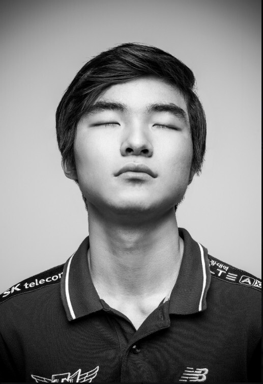 摄影师分享四冠王Faker十年前旧照：终于找到了，珍贵的回忆_腾讯新闻